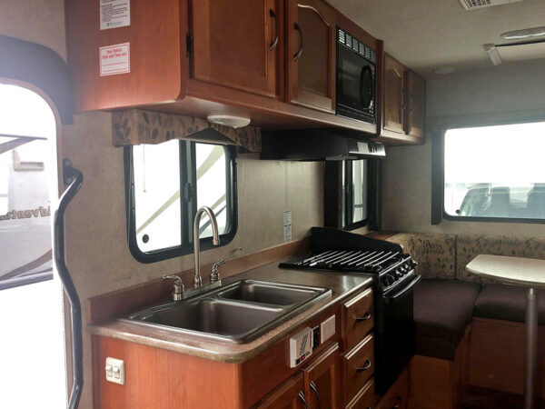 19′ Adventurer Sleeps 2-4 - RV Rent Vancouver Island