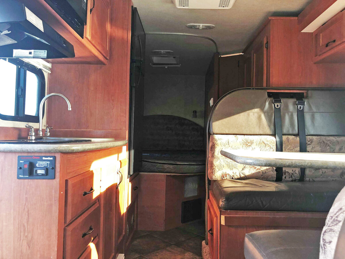 25′ Adventurer (Sleeps 4-6) - RV Rent Vancouver Island